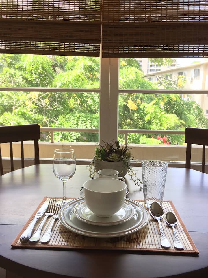 Charming And Cozy With Parking Included - Hawaii