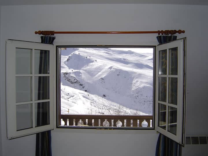 Ski Straight From The Slopes To The Gate - Güejar Sierra