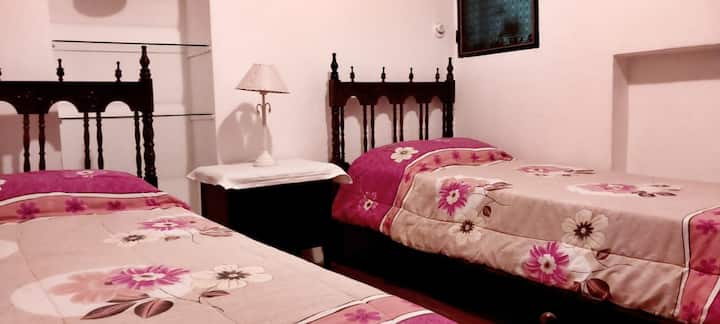Habitación Con Camas Individuales. Baño Compartido - Salta