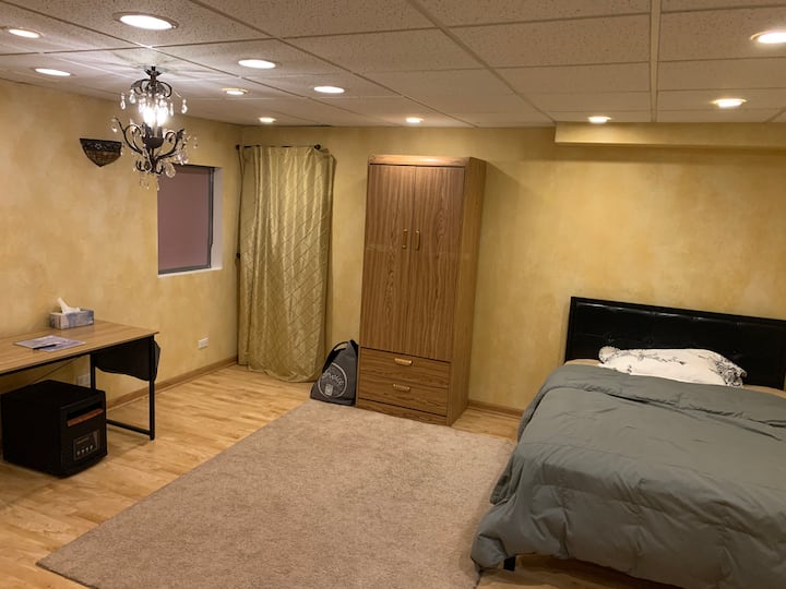 Peaceful Suburban Escape - Bartlett, IL