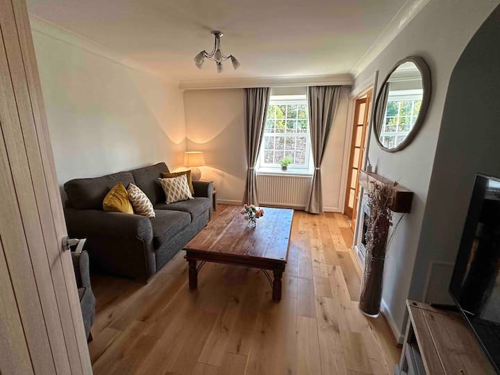 Home In Crickhowell With Parking Space - クリックホーウェル