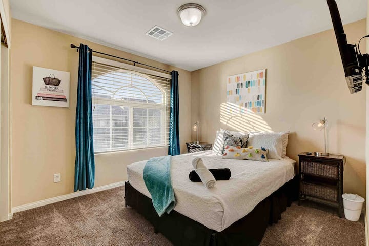 Family-friendly 4br | Close To Strip | Outdoor Bbq - Las Vegas