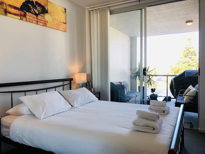 East Brisbane Gem • Walk To River & Cafés - ブリスベン