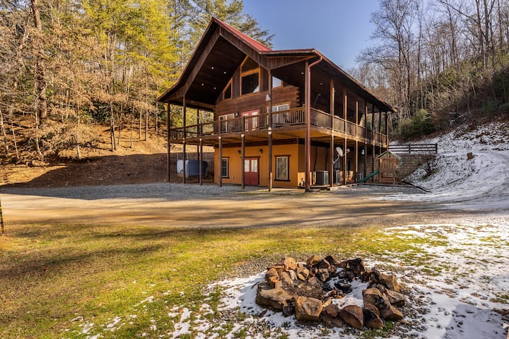 Pet & Kid Friendly Cabin In Bryson City! - North Carolina