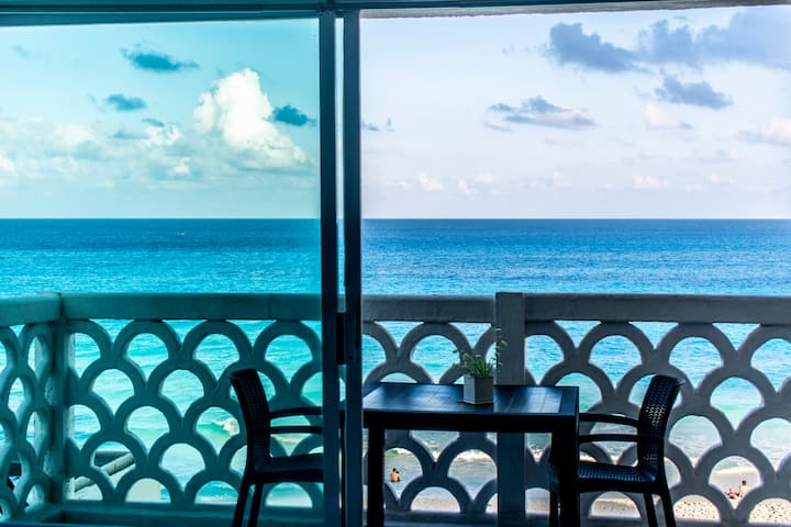 Beachfront Studio With Pool & Beach Access - Cancún