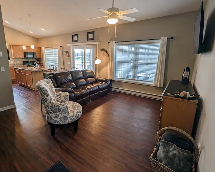 Oneida River Retreat With Hot Tub - Phoenix, NY