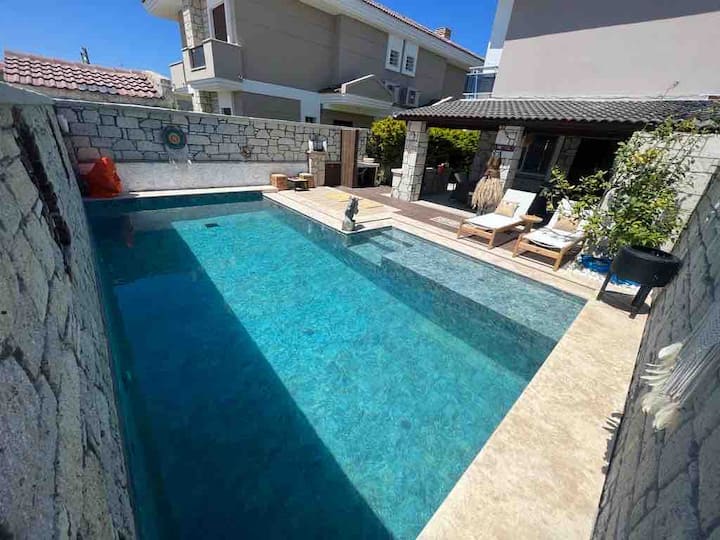 Alaçatıda Müstakil Havuzlu - Alaçatı