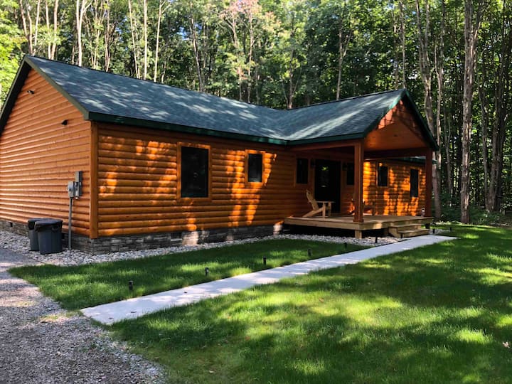 Northern Mi Log Cabin Inn–hottub,trails,pools,golf - Lake Arrowhead, Gaylord