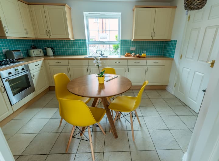 Professionally Ran Professional House Share - Swindon