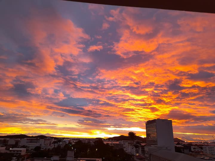 Belle Vue Sur Nouméa Magnifique Coucher De Soleil - Nouméa