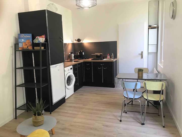 Appartement Avec Une Chambre Et Son Petit Jardin - Valence en France