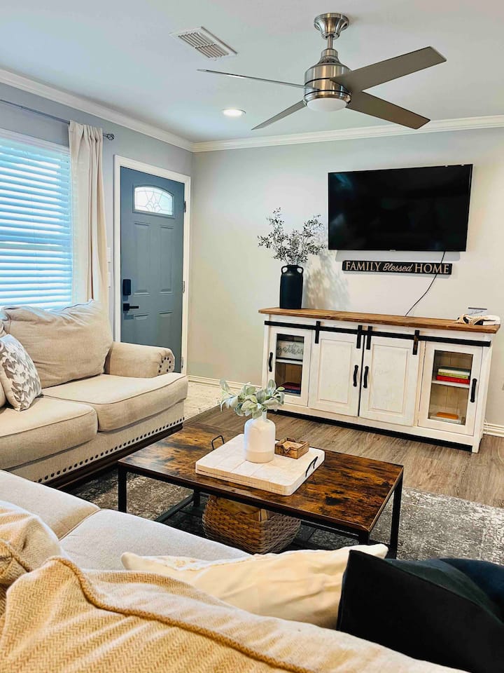 Adversity Home, Located Right Off I-40 & Airport - Amarillo, TX