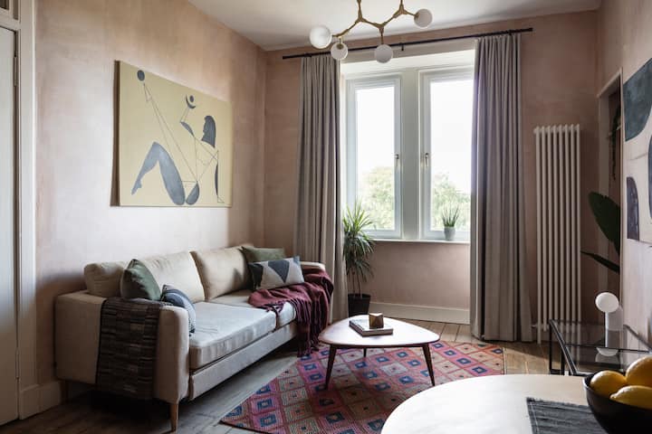 Plum Guide - Friendly Strangers - Edinburgh