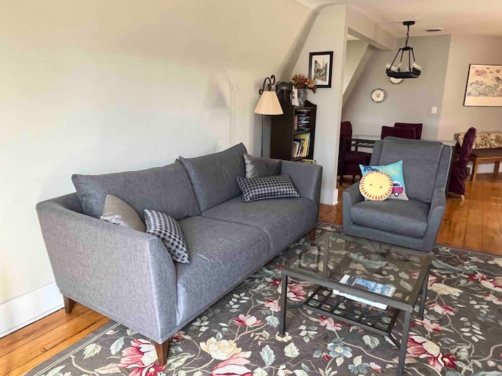 Lovingly Restored Three Bedroom Duplex. - Benton Harbor, MI