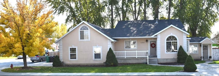 Provo Peach House - Sleeps 18 - Provo, UT