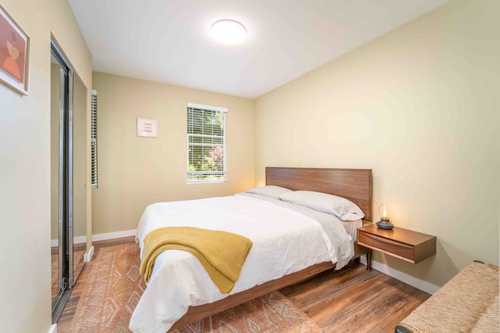 Charming Central District Duplex: Downstairs - Seattle, WA