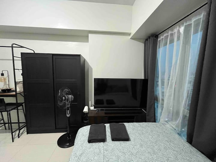 Chill Staycation, 200mbps Wifi,billiards,gym,sauna - Quezon City