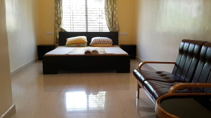 Melrose Place Gokulam Large Studio Apartment. - Mysuru