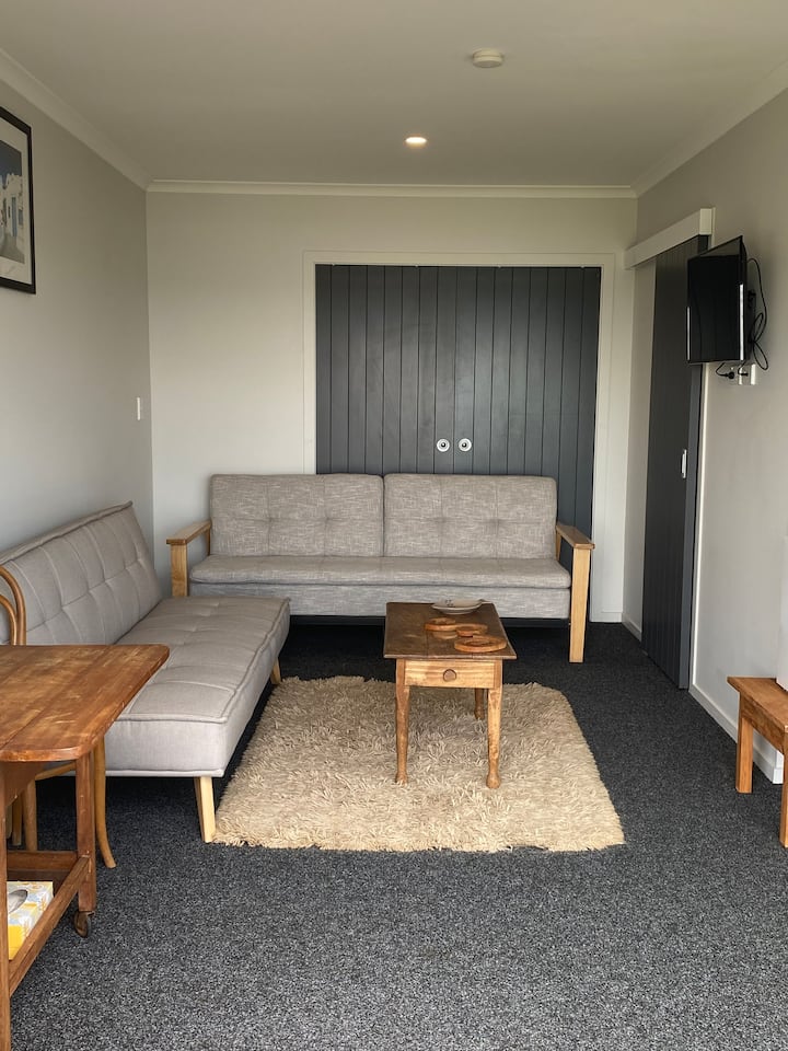 Beach Views Pacific - Rustic Coastal - Guest Suite - Matatā