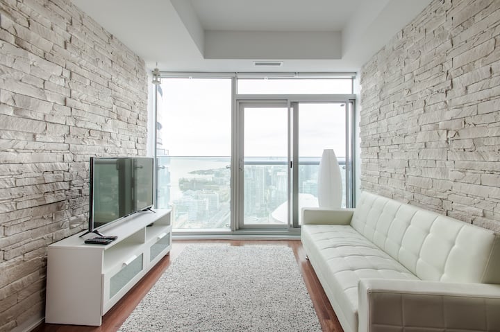 Luxury Condo; Breathtaking View Of Lake & Cn Tower - Toronto