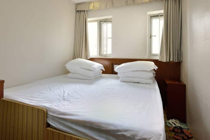 B7-旺角地铁站旁 大床房有窗/獨立衛浴/ Kam Mun Guest House - Hong Kong