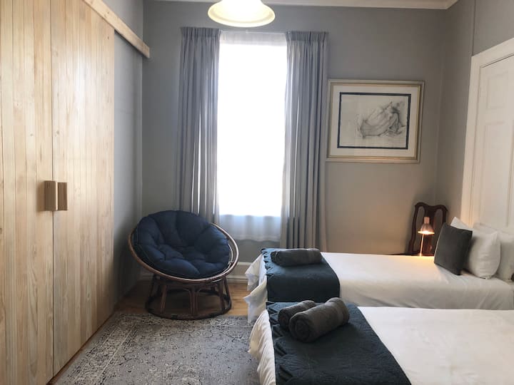 At The Loerie- Twin Room With En-suite - Knysna