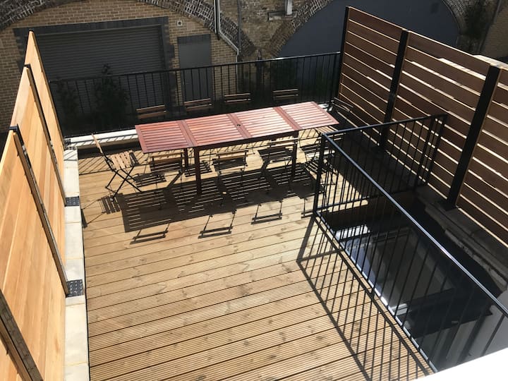 Loads Of Outside Space In Central London. - Londen