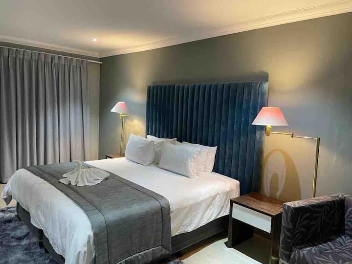 Super Deluxe - Hekpoort