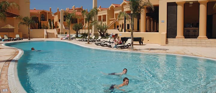 Charming Modern Ap Near Beach, Balcony And Pool - Praia da Luz