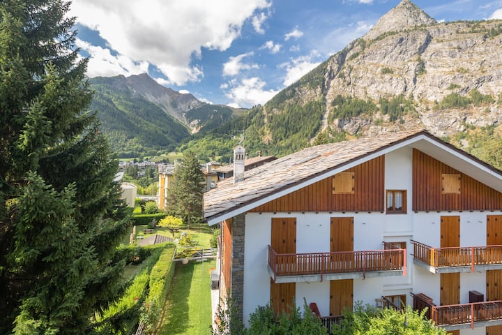 Cozy Apartment In Courmeyeur City Center - La Thuile