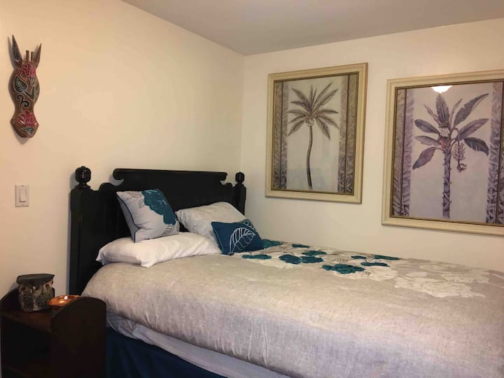 Proctor Place-safari Room - Tacoma, WA