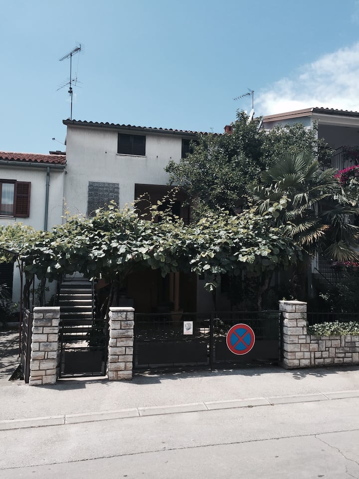 Apartment With Balcony - Poreč