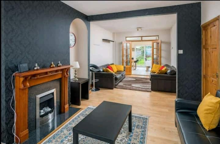 Home Away From Home, Beauty Place For Large Group - Romford