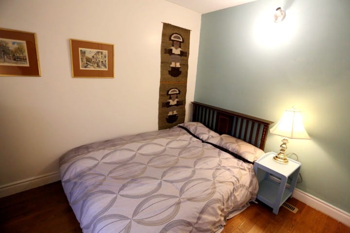 Separate 2 Bedrooms Suite Private Entrance - Toronto