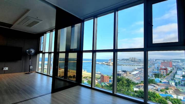 내집같은 오션/시티뷰 넓은 2룸 신축, 최고급 침구류, 터미널/해변/항구/시장 바로앞 - Sokcho-si