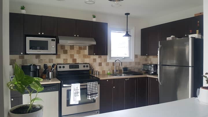 Lovely Spacious Bedroom With Private Bathroom. - Ottawa
