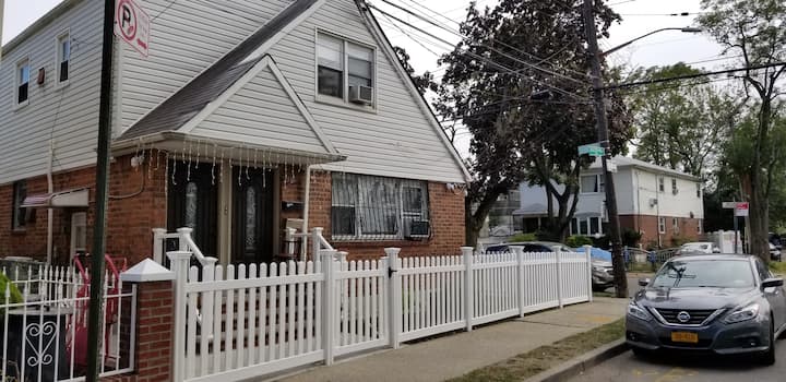 Cozy Basement Apt. With Parking 2 Blocks From Lga. - Nueva York