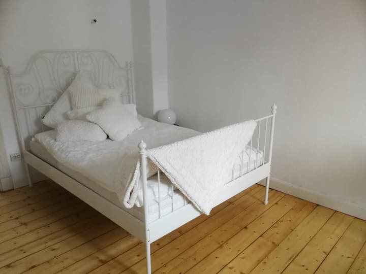 Zimmer Mit Altbauflair Kastanienblick City Un Nähe - Bonn