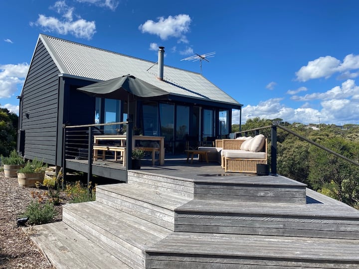 Classic Airey's Beach House - Fairhaven