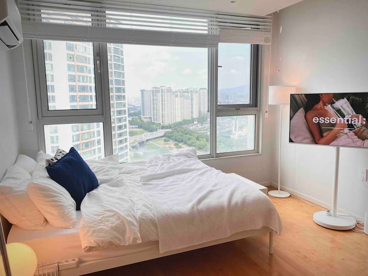 Bundang-gu Waterfront Vacation Rentals - Bundang-gu, Seongnam-si, South ...