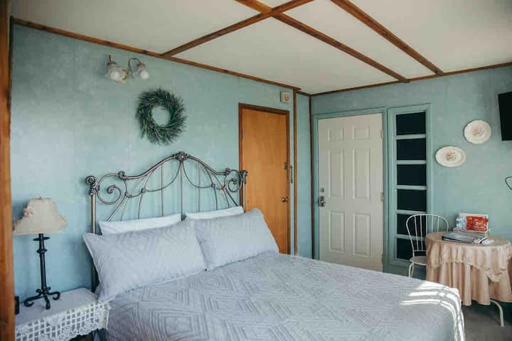 Mill Creek Inn Small Private Cozy Room #1 - Forks, WA