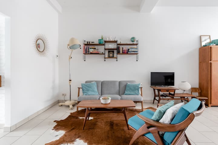 Lounge In The Intimate Urban Garden At A Retro Getaway - Gante