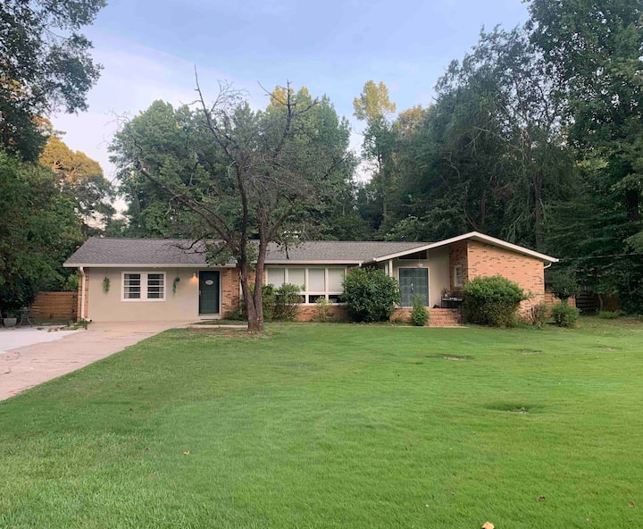 Stylish Mid Century Modern Home- 4.1 Mi To Stadium - 아테네