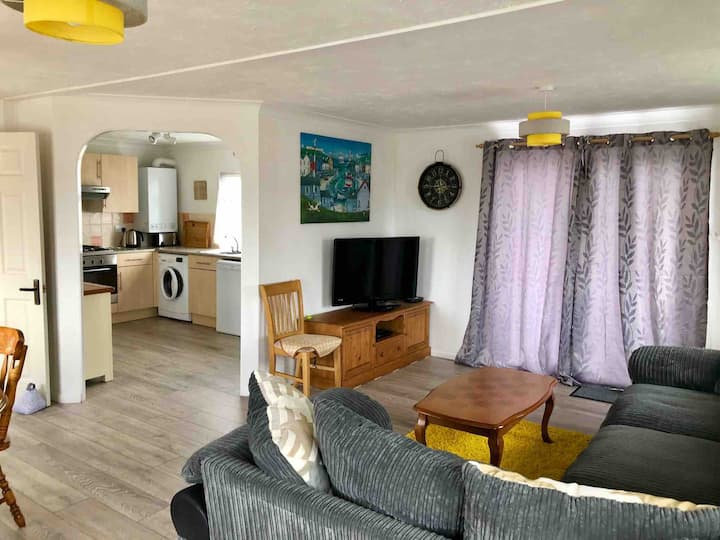 Family Holiday Home In Beautiful Cornwall - Treyarnon Bay