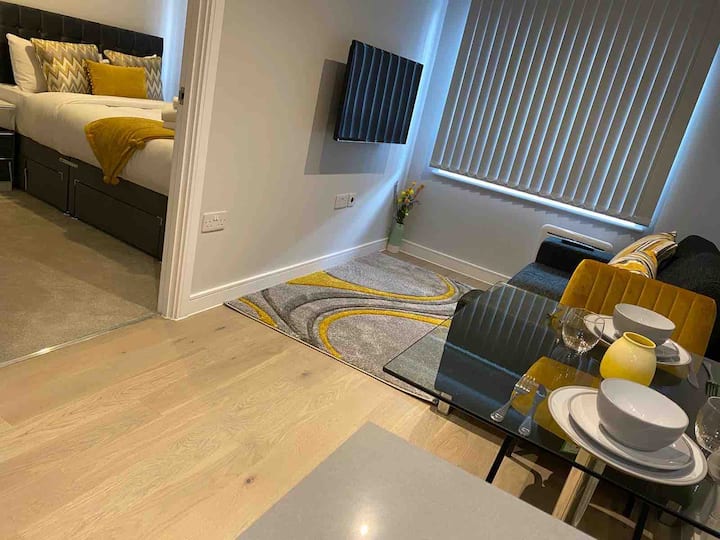 Entire Apartment Central Citi - Luton