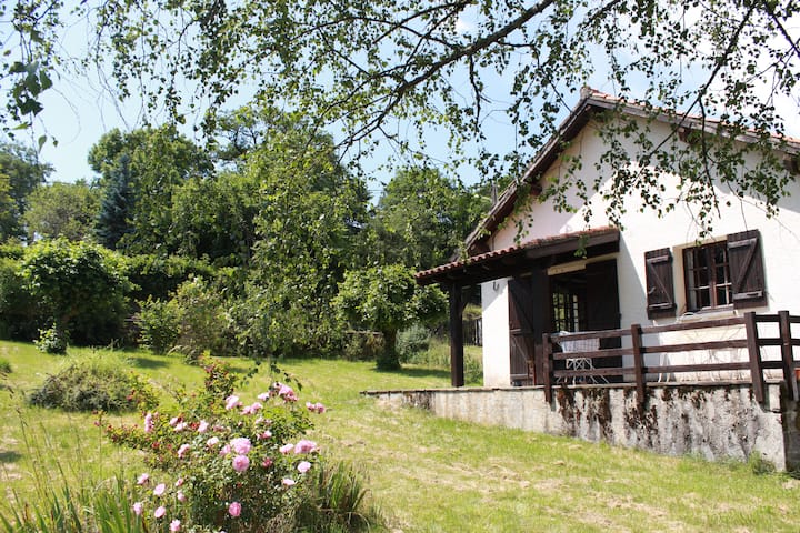 Une Belle Maison En Pleine Montagne - Taussac