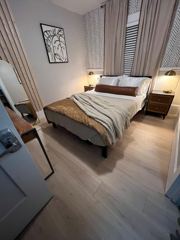 Private Luxury Executive Room - Oakland, CA