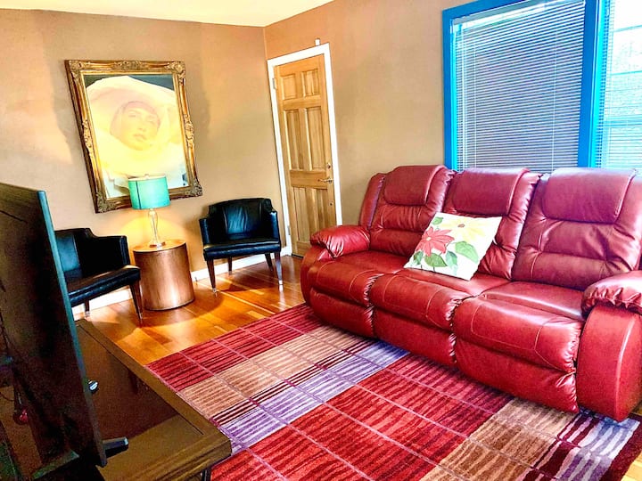 Sunflower 1127 Lovely Downtown 2 Bedroom Apt - Anchorage, AK