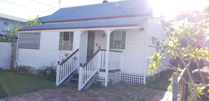 Pine Cottage, Sleeps 6: 7+ Night Discount - Brisbane