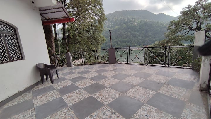 Krishnam-lakeview Two Room Suite - Nainital